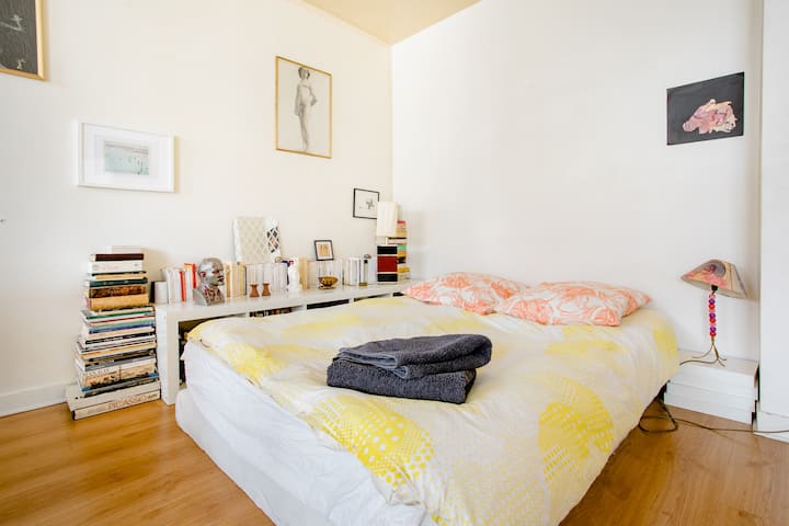 Très Grande Chambre Lumineuse Dans Appartement - Paris