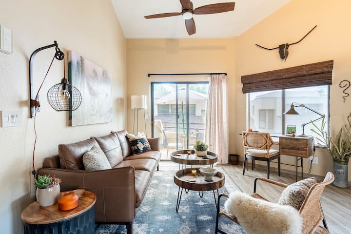 Stylish Southwest Escape, Balcony & Amenities - Tucson, AZ