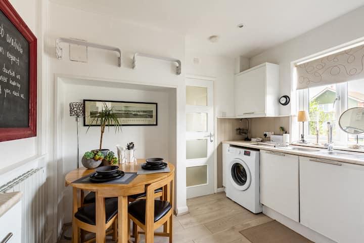 Private Garden Annex 2 X 2 Dbl Beds & O/s Parking. - Whitstable
