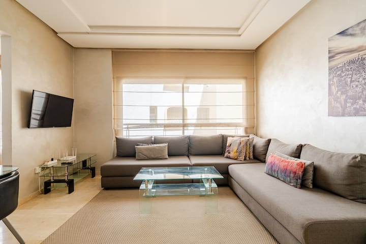 C063. Elégant, Ensoleillé,  Calme Et Spacieux. - Casablanca