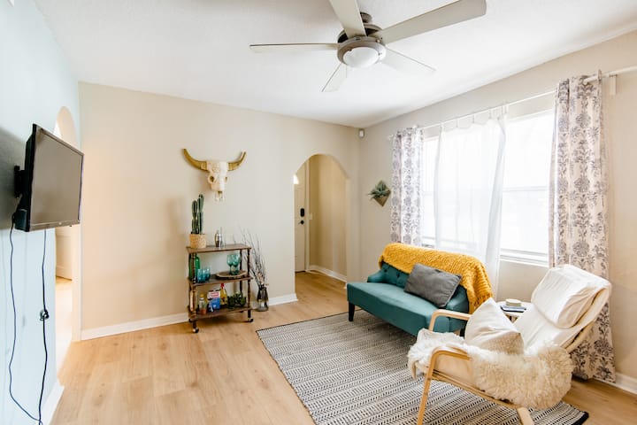 Centrally Located Zen Room For Rent - Tampa, FL