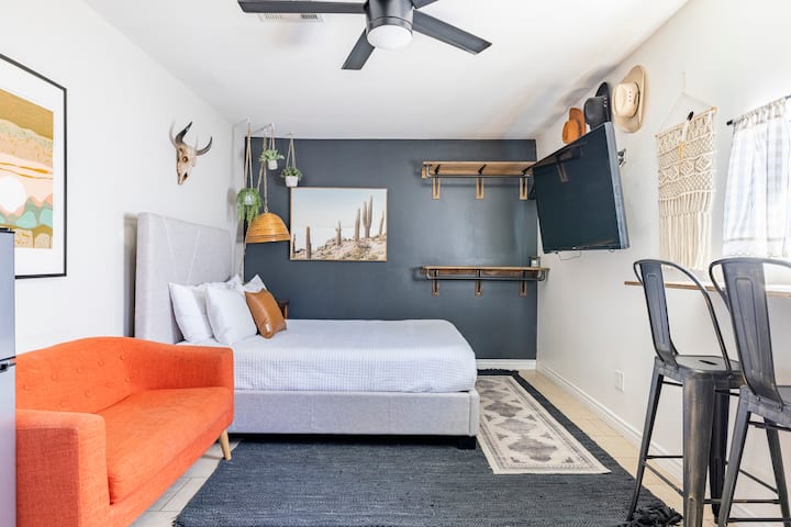 Cozy Studio Near Asu, Old Town, Golfing, & Hiking - Tempe, AZ