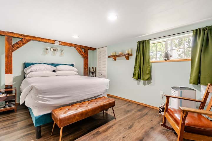 Vintage Speakeasy Vibes | Convenient To Stadium - Renton