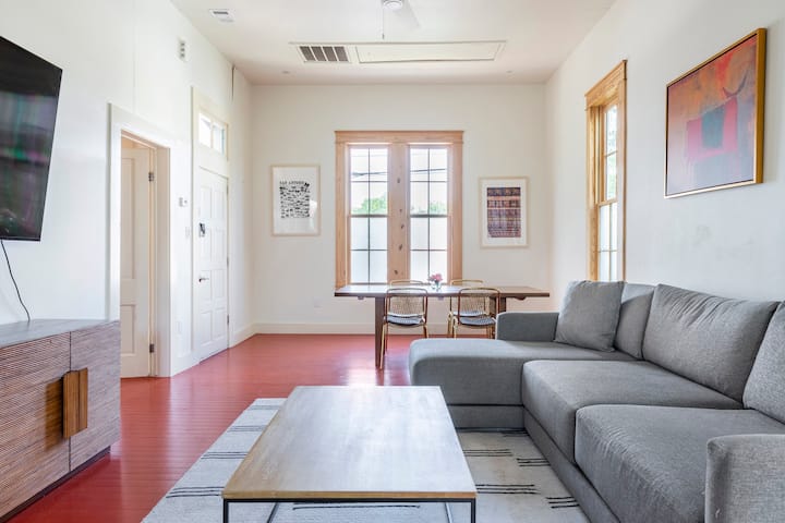 Lovely 2 Bedroom Lavaca Cottage - San Antonio, TX