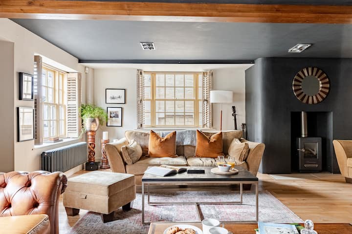 Large Cotswolds Retreat: Roof Terrace & Pool Table - Witney