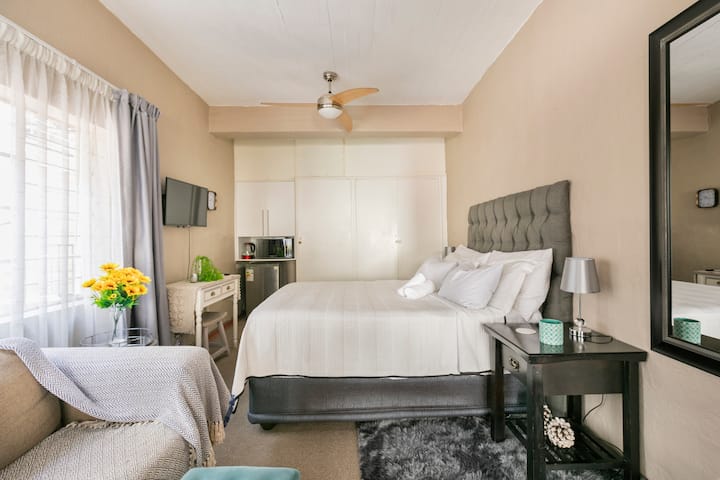 Highland Escape In A 1 Bedroom Executive En Suite. - Zuid-Afrika