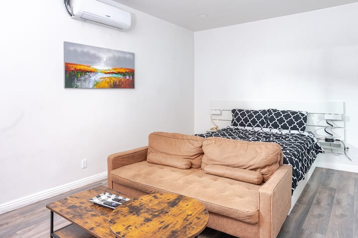 Businest Studio #2 W/ Free Parking - El Segundo, CA