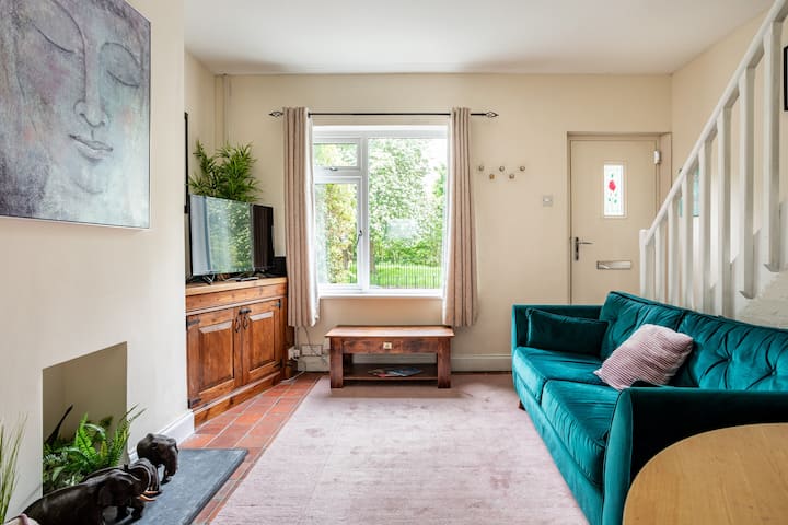 Lovely 2 Bdrm  Home Overlooking Park.free Parking. - Belfast