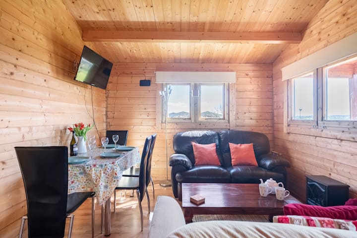 Delightful Log Cabin, 2 Bedrooms, Anglesey. - Anglesey