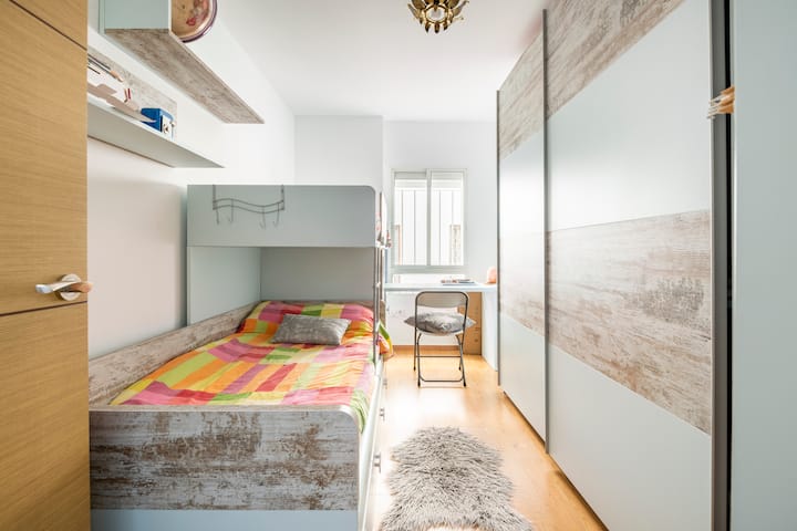 Habitación Privada En Apartamento De Alfonso. - Sevilla