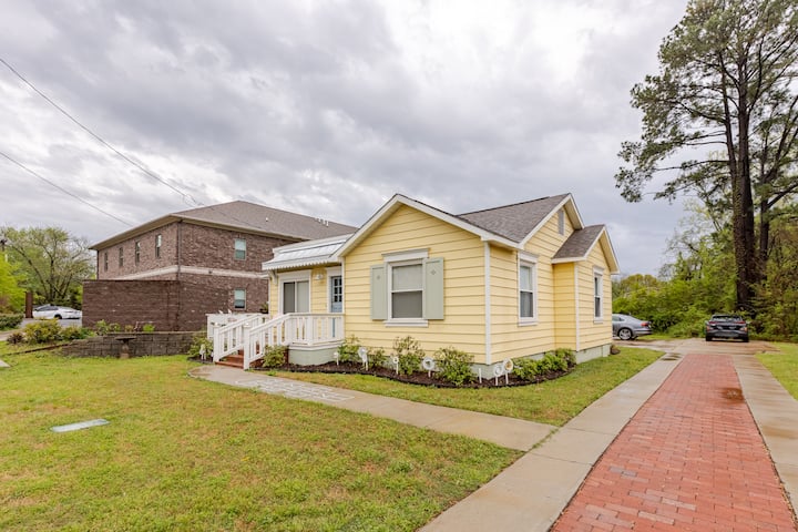 The Little Yellow House Certified Accessible - Conway, AR
