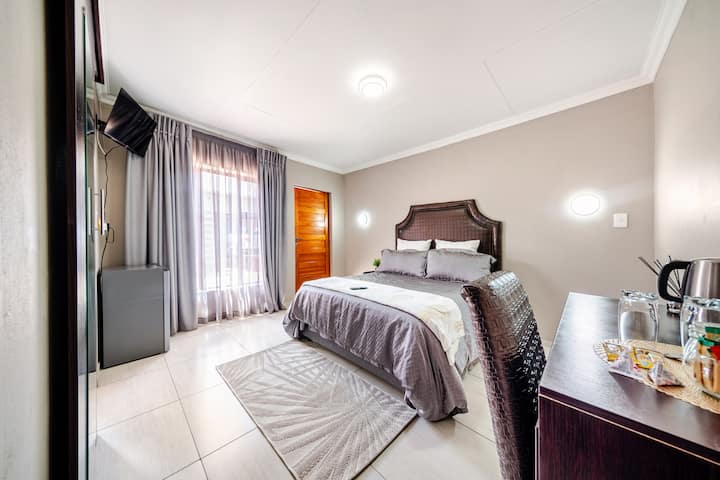 Lukhanya Guesthouse-2 Sleeper - Randfontein