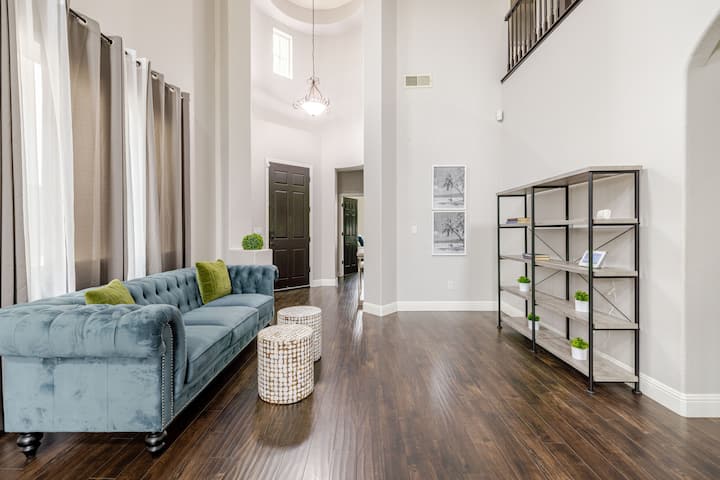 Spacious 5br Home,3 Full Baths! Great For Groups! - Sacramento