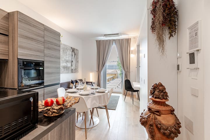 Centrale Trilocale, 2 Bagni E Balconi, Lux, Milano - Milan
