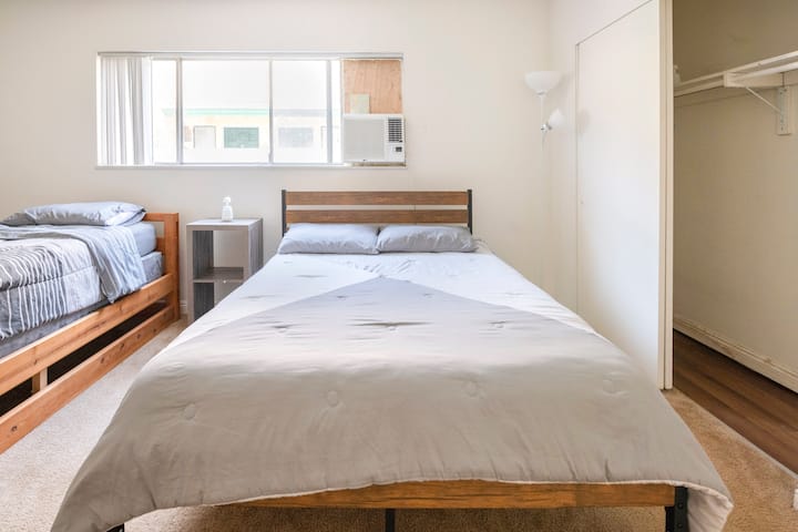 Spacious 2 Beds (Shared Bath) With Parking - Arcadia, CA