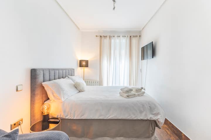 Modern Studio With Views In Malasaña - Madrid