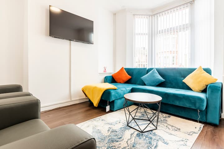 Beatrice Street L20 With Free Parking (Long Stays) - Liverpool