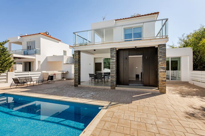 Private Summer Beach House - Larnaca