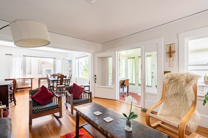 Bright Artsy Bungalow In Dimond - Oakland, CA