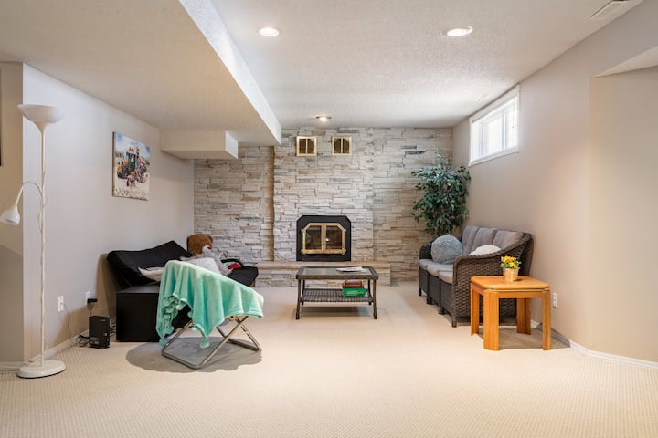 Cozy Private Room Near Rec Centre, Walking Trails - Camrose