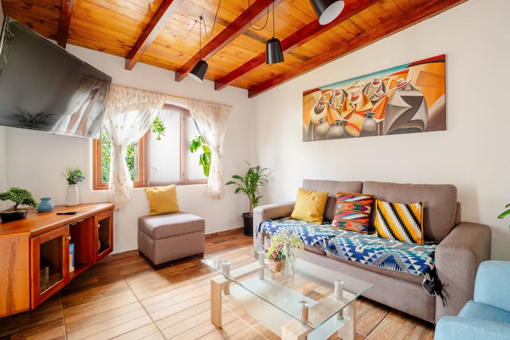 Cozy Rustic Retreat W/ Private Patio • 3br - Cotacachi