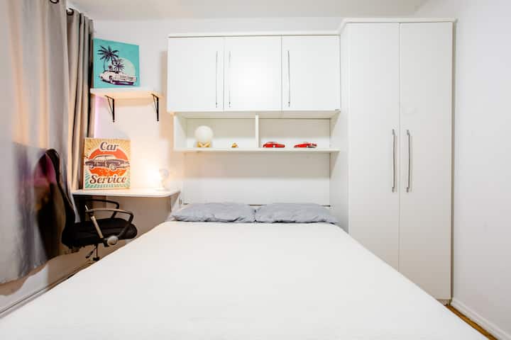 Quarto Em Ipanema. - Rio de Janeiro