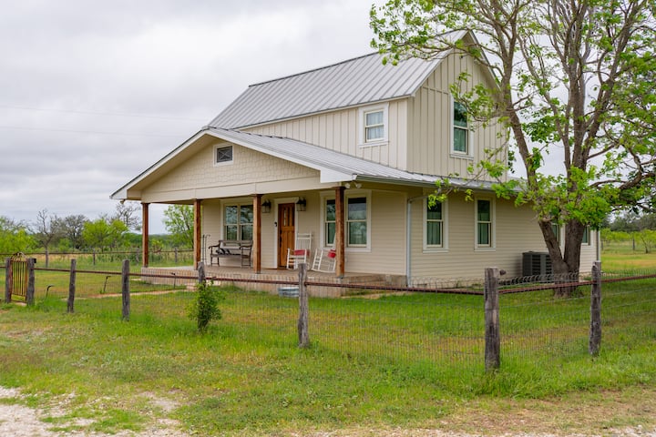 Beautiful & Rustic Hilltop Farmhaus 290 Wine Trail - Fredericksburg