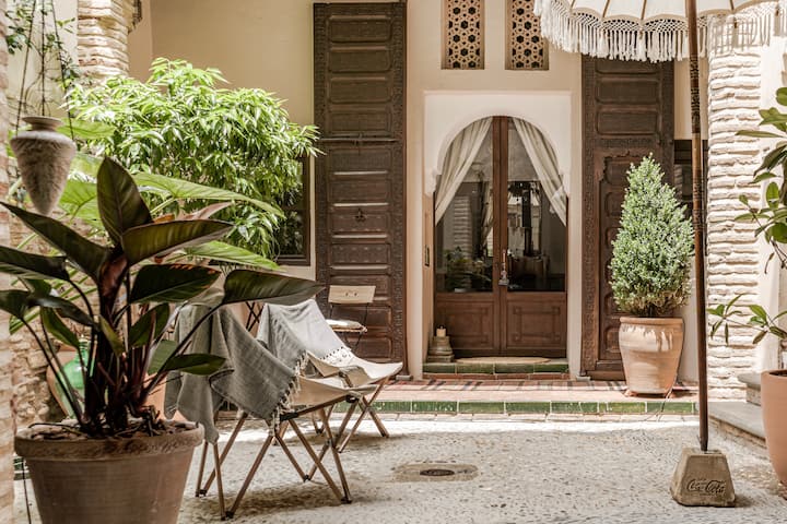 "El Abrazo Del Gigante" Casa Con Patio Del S.xvi - Granada