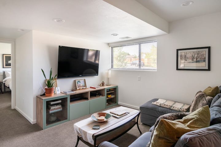 Cozy Private Suite In Western Hills • Sherrelwood - Thornton, CO