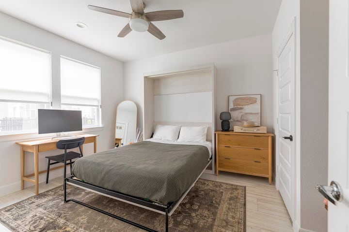 Modern, Minimalist Suite In Heart Of Downtown - Houston, TX