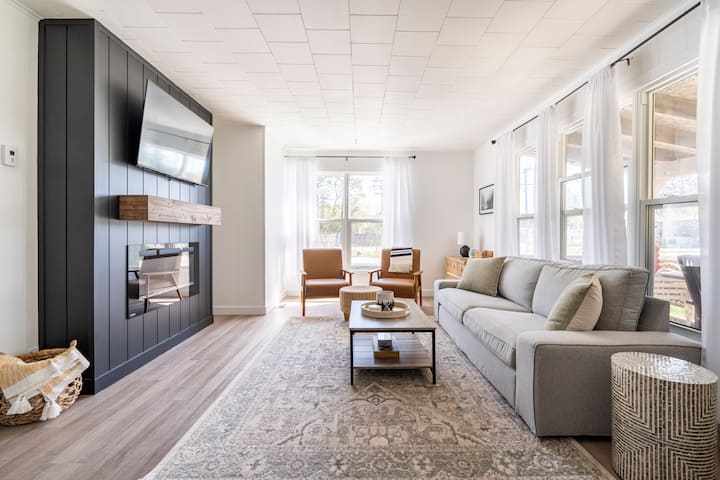 Near Downtown/king Bed/fireplace - Algonquin Provincial Park