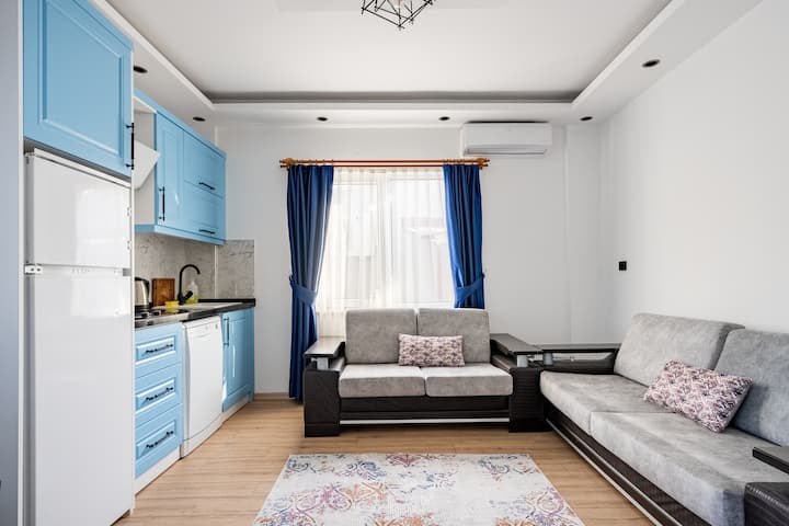 2+1 Apartment 1 Min Walk To The Sea, Public Pool - Tekirova