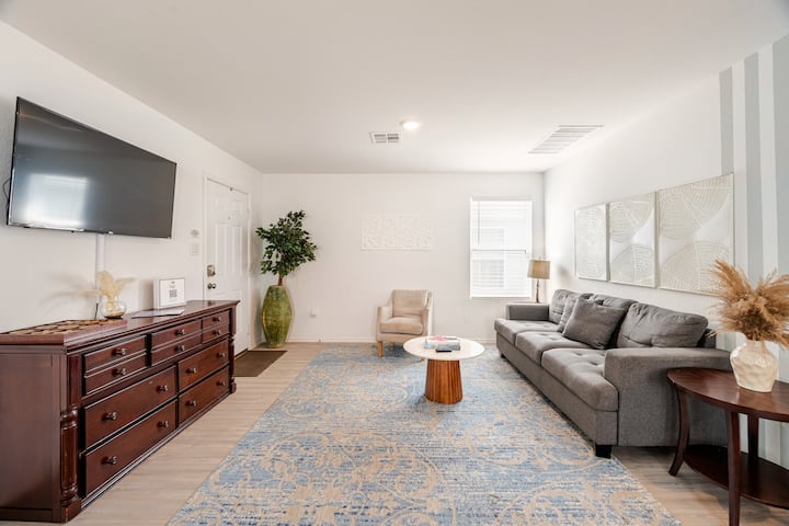 Fresh Home Near Sea World Bmt 10 Minutes Away - Lackland AFB, TX