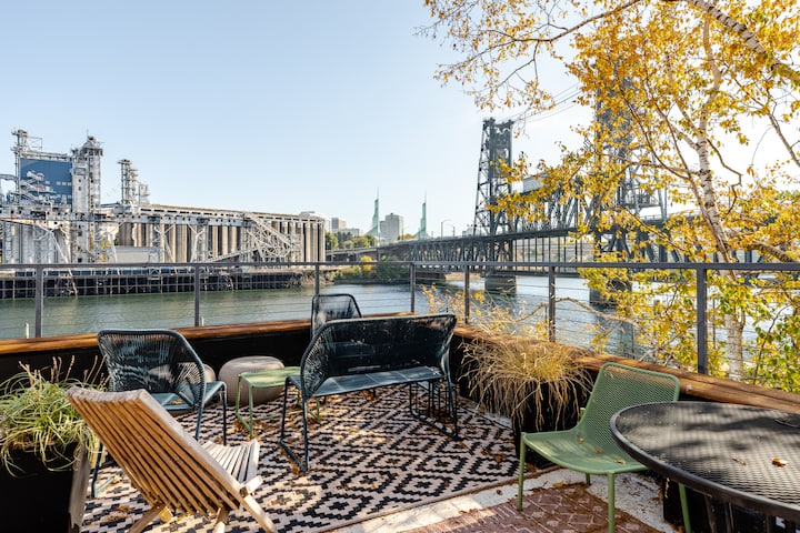 Portland Riverfront Escape | 2br/2ba - Portland, OR
