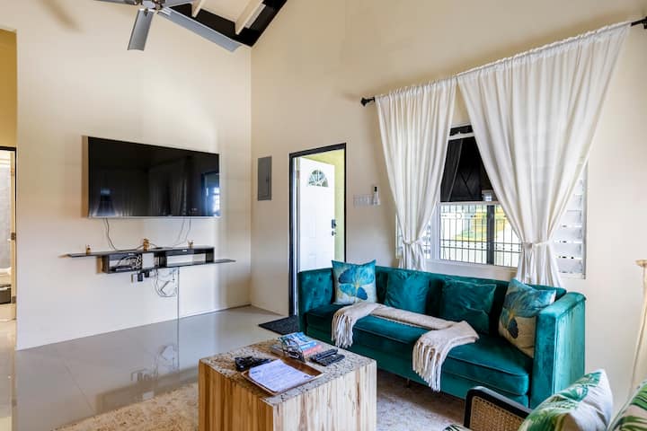 Sir Frederick's Villa - Modern Oceanview House - Jamaica
