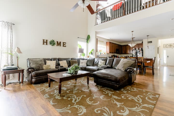 Cheerful Private Upstairs 1 Bedroom Furnished - Winston-Salem, NC