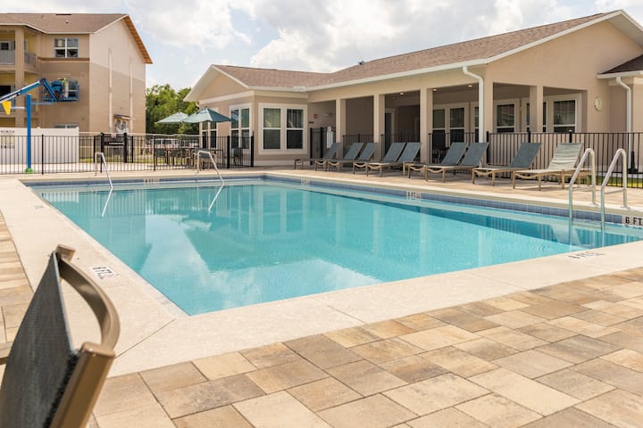 Lovely New Rental, 1 To 4 Guests, Great Location - Kissimmee