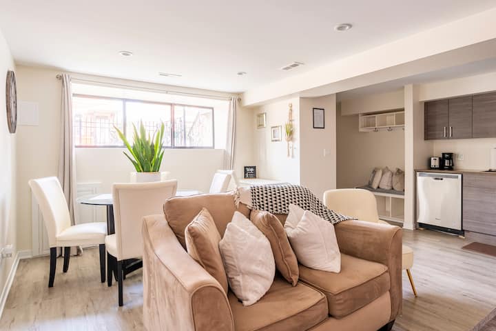 Cozy 2br Mins From United Center & Med District - Roscoe Village - Chicago
