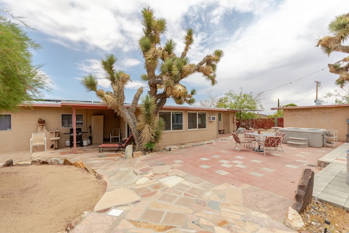 Desert Rock Haven/ Spa / Labyrinth / Joshua Tree - Joshua Tree, CA