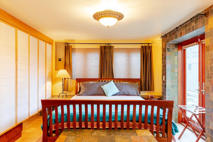 Spacious And Bright Studio Apartment - Seattle, WA