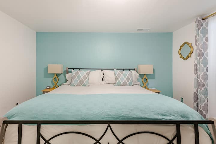 (No Cleaning Fee)
Cozy Family Friendly Suite - Longview, WA
