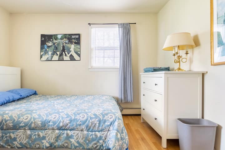 Private Room Queen Bed In Greenwich, Ct - Greenwich, CT