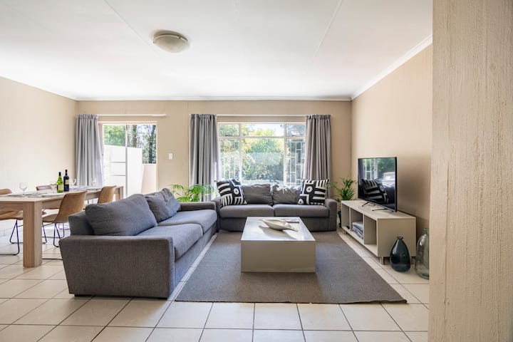 Bc7. 2 Bed Pool. Solar Power. Priv Patio & Garden. - Sandton