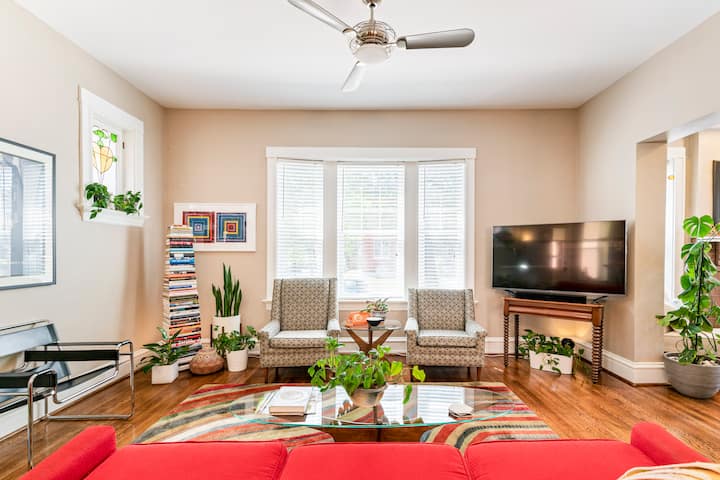 Comfy And Quiet Private Room & Bath Near Downtown - St. Louis, MO