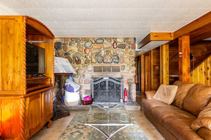 Adorable 2-bedroom Suite With Indoor Fireplace - Prescott