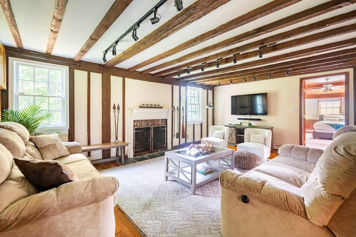 Amazing Cabin Retreat - Hot Tub, Arcade, 45 Acres! - Bethel