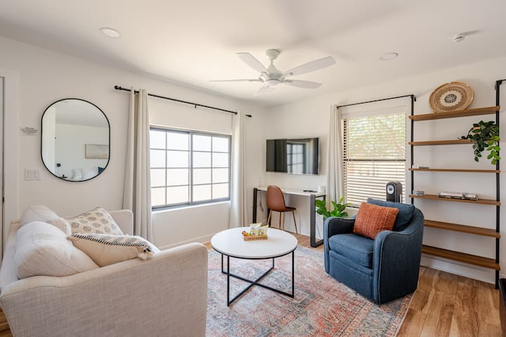 Centrally Located King Bed Suite - Glendale, AZ