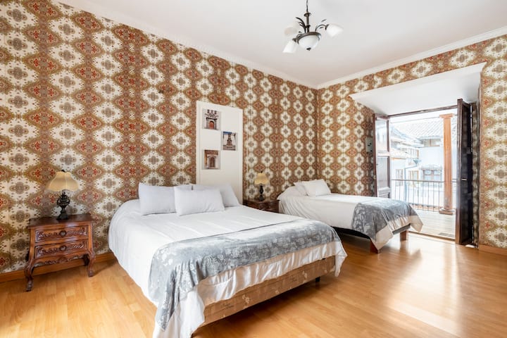 Cozy Room - Balcony - Traveler's House 3 - Quito