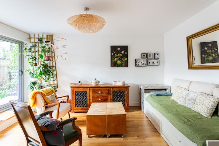 Appartement De Charme, Au Calme Donnant Sur Jardin - Paris