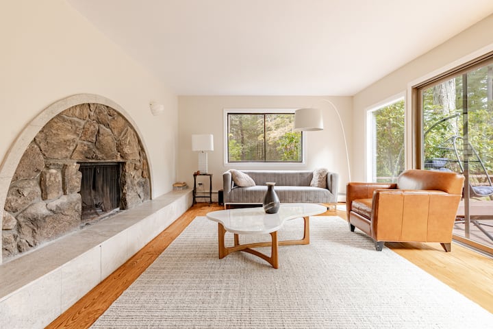 Beautiful Secluded Contemporary - New Canaan, CT